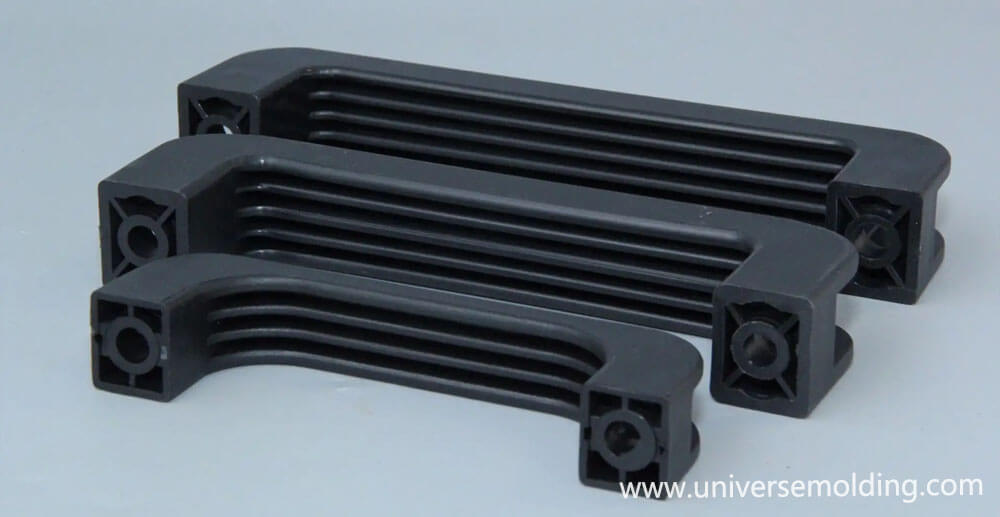 Plastic structural design: gussets ribs